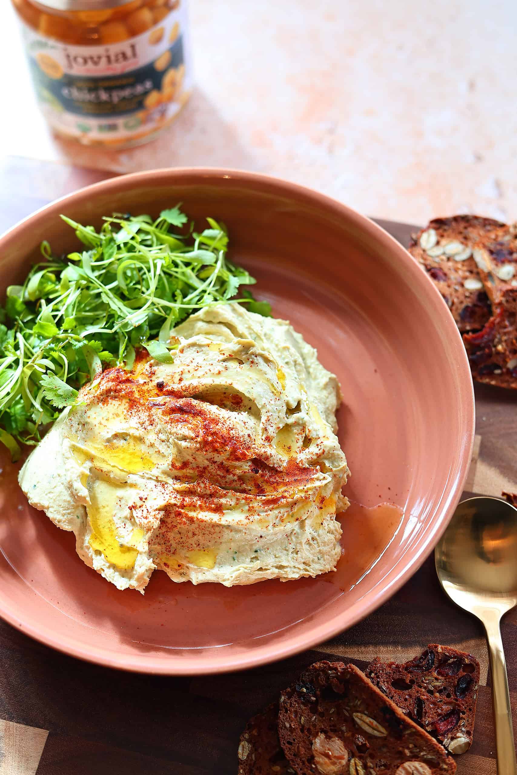 This Easy Homemade Garlic Hummus Is A Delicious Way To Eat More Raw ...